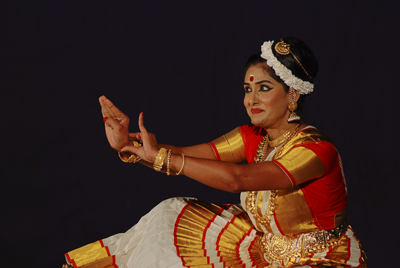 The Spell Bounding Dance: Mohiniyattam | Utsavpedia