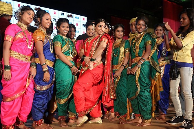 Traditional Nauvari and Maharashtrian Sarees - Utsavpedia